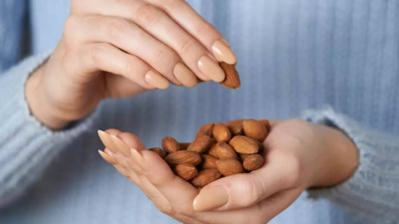 5 benefits of eating almonds with the skin