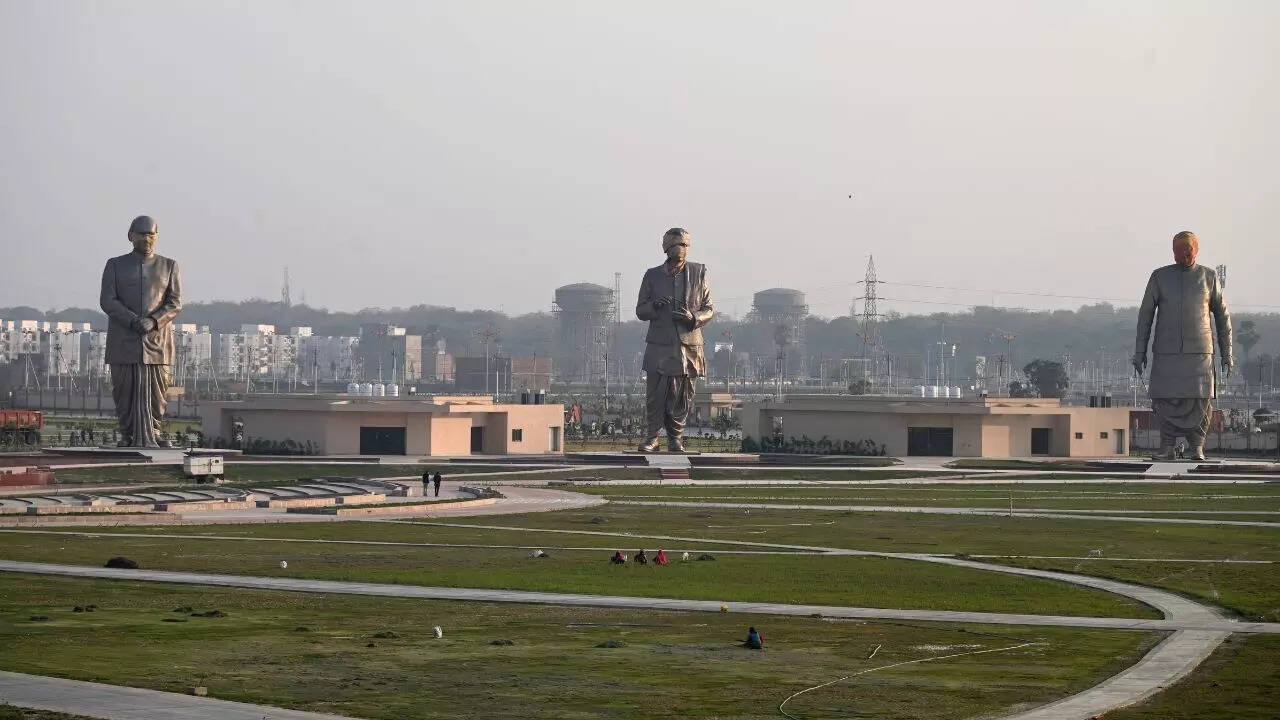 Giants of bronze: Lucknow’s towering tribute unveiled (see pics)