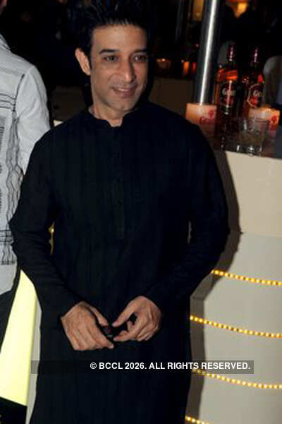 Puneet Juneja, Reema Mehra, Ayaan Ali Khan, Shantanu at JJ Valaya's ...