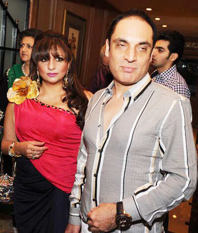 Anjali and Arjun Kapoor arrive at a party hosted by Rajinder and Pari ...