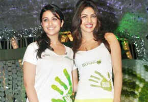 Priyanka throws a party to celebrate Parineeti's success