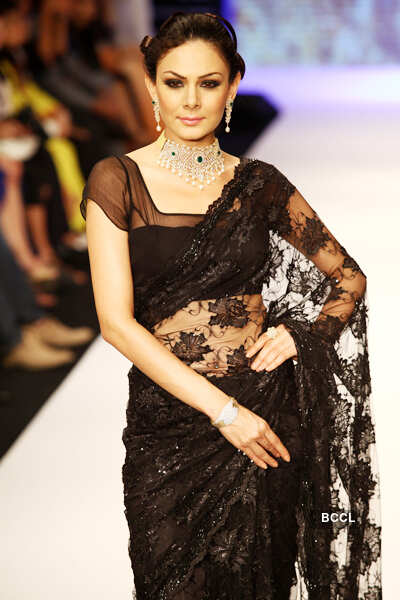 Model Anchal Kumar walks the ramp to showcase jewellery creations by ...