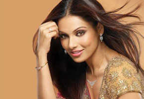Bipasha wants to don more Indian outfits now
