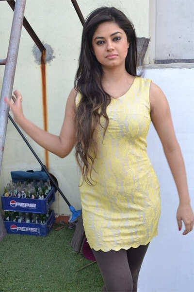 Meera Chopra Pics | Meera Chopra Photos | Meera Chopra Portfolio Pics ...