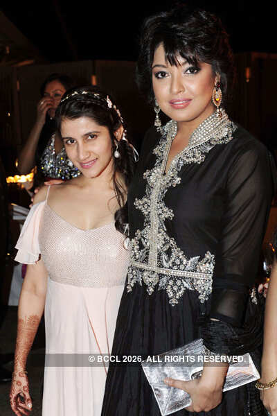 Smiley Suri with Tanushree Dutta at Mohit Suri and Udita Goswami's ...