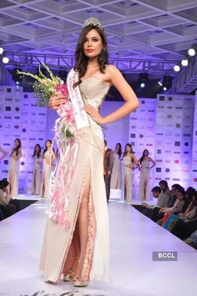 Pond's Femina Miss India, Delhi, 2013, 2nd runner-up Srishti Rana walks ...