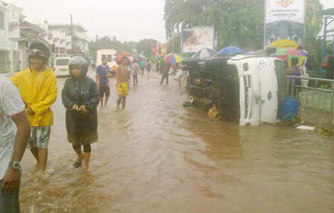 Flash floods kill at least 10 people in Mauritius