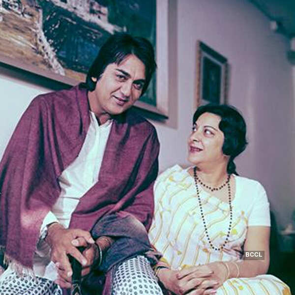 Supposedly, Sunil Dutt’s love for Nargis became prominent when he saved ...