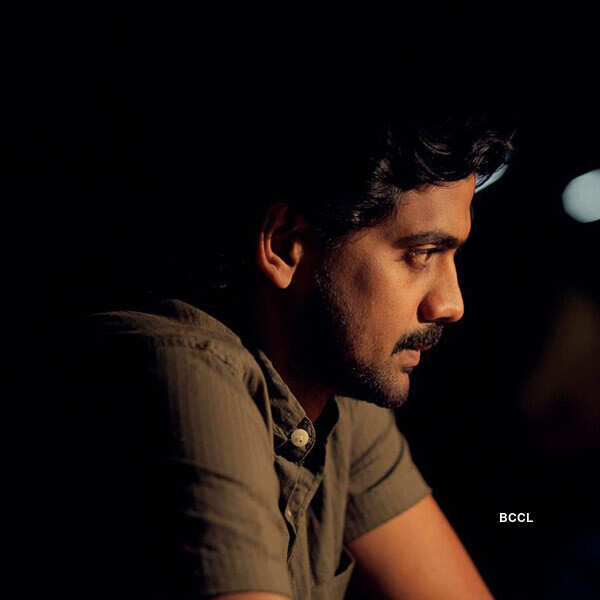 A still from the Tamil movie Moodar Koodam