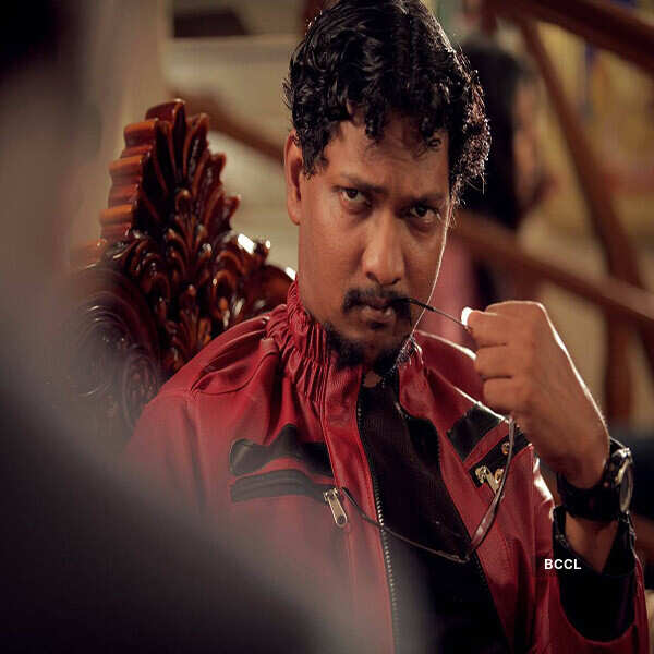 A still from the Tamil movie Moodar Koodam