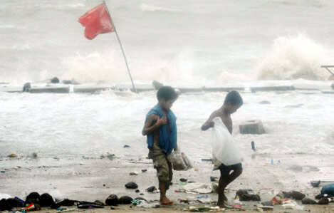 One million evacuated as cyclone hits Bangladesh