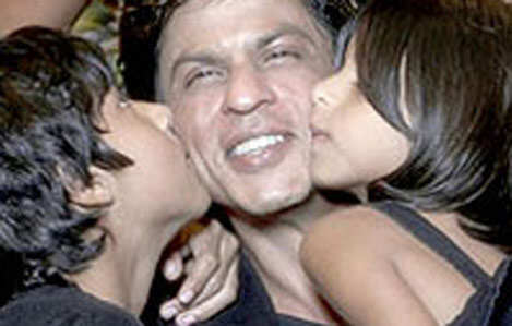SRK beats Big B, gets voted as India's most popular father