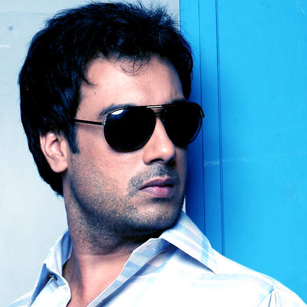 Gavie Chahal looks cool in stubble during the photoshoot.