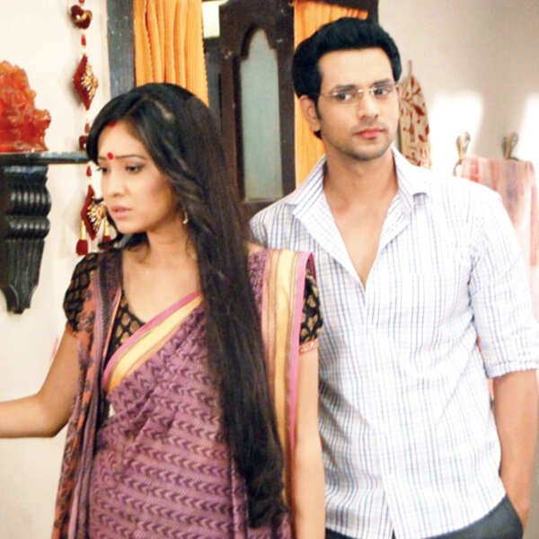 Shakti Arora And Asha Negi Shakti Arora & Anita Hassanandani Give Love