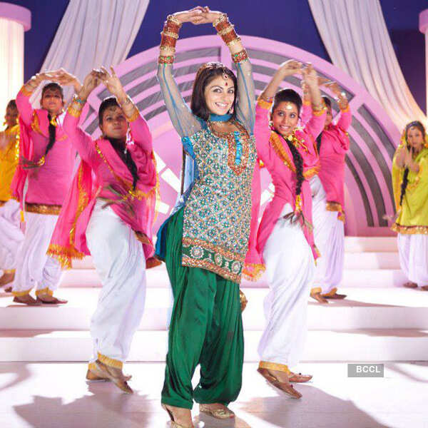 Neeru Bajwa and Tarun Khanna in a still from Punjabi movie Pata Nahi ... Neeru Bajwa and Tarun Khanna in a still from Punjabi movie Pata Nahi ...