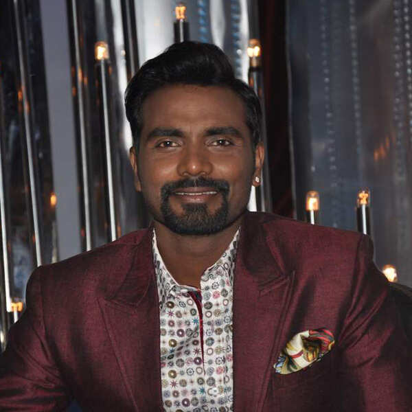 Karan Johar clicked on the sets of Jhalak Dikhla Jaa 6 - Photogallery