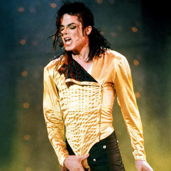 MJ's video for 'Thriller' became immensely popular, boosting sales for ...