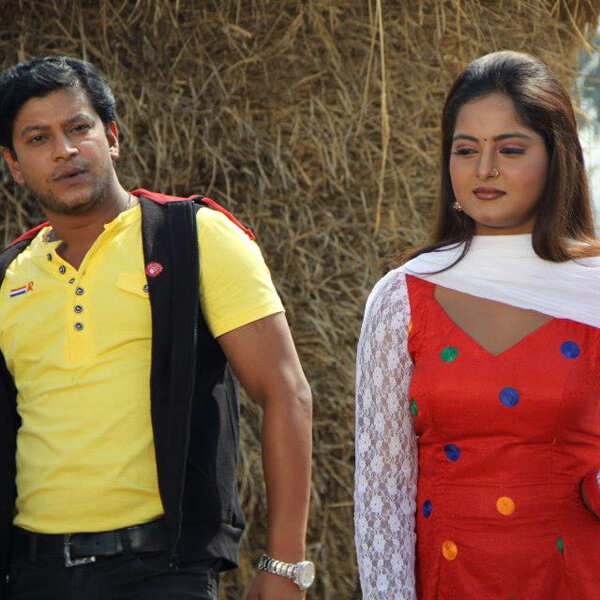 Vishal Tiwari and Anjana Singh in a still from Bhojpuri movie Ladaai.