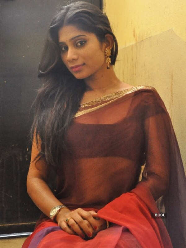 Midhuna looks hot in a saree giving an ample view of her clevage during ...