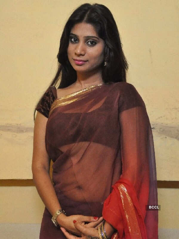 Midhuna looks hot in a saree giving an ample view of her clevage during ...
