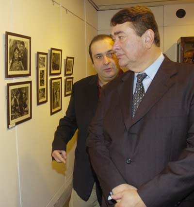 Randhir Kapoor and Chimpu Kapoor at NCPA piramal art gallery in Mumbai ...