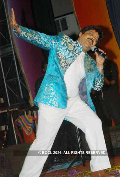 Singer Deepa Narayan enthralling the audience at the 10th Cultural Fest ...