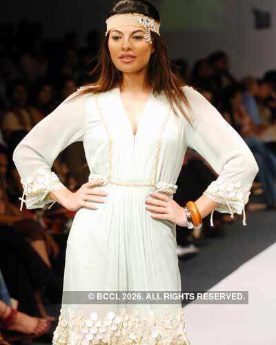 Model Shipra Malik goes high on glam quotient clad in an outfit ...