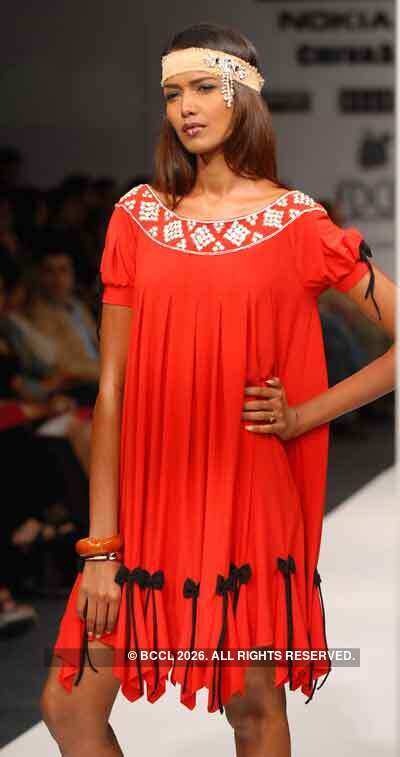 Model Shipra Malik goes high on glam quotient clad in an outfit ...