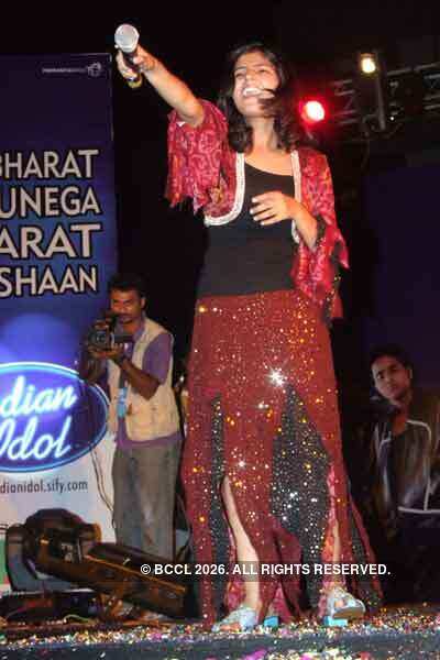 Amit Paul at the Indian Idol performance at Sahara Ganj in Lucknow ...
