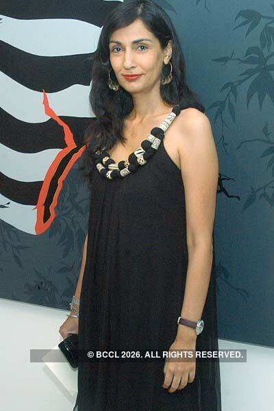 Sana at an exhibtion of Manil Gupta's works at Rohit Gandhi and Rahul ...