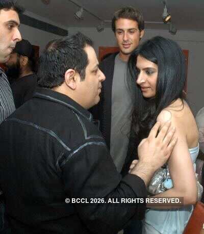 Sana at an exhibtion of Manil Gupta's works at Rohit Gandhi and Rahul ...