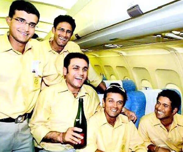 This rare pic shows legends of Indian cricket posing together for the ...