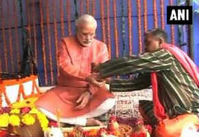 Narendra Modi performs 'Shastra Puja', prays for his victory