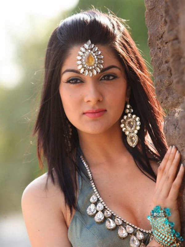 Sakshi Choudhary Looks Sexy In A Revealing Outfit As She Poses During A Photoshoot 