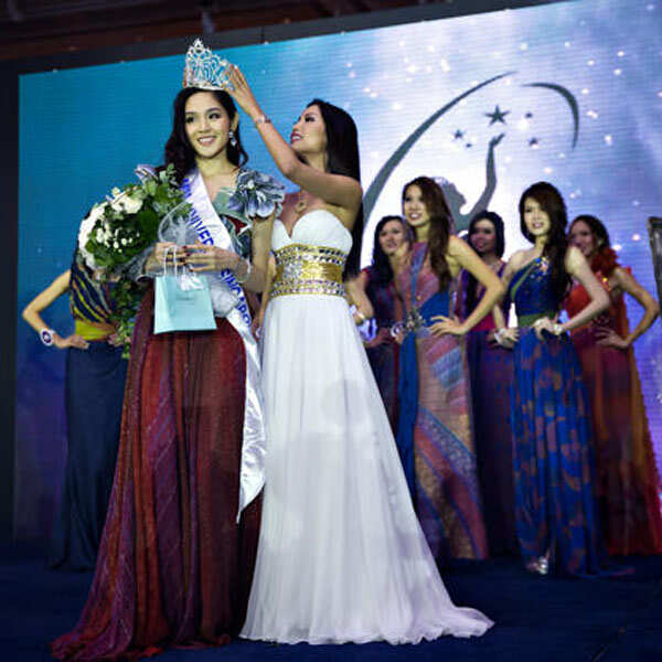 Oriental beauty Miss Singapore Shi Lim in pics