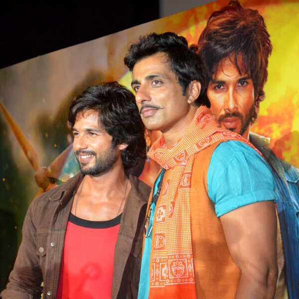 Cast of the movie R...Rajkumar, Shahid Kapoor, Sonakshi Sinha and Sonu ...