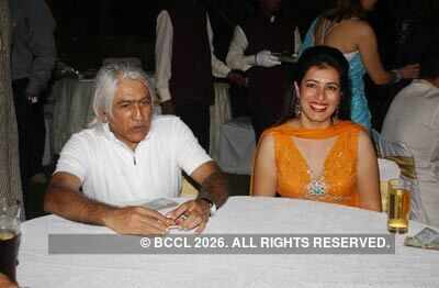 Mickey Sharma and Huma Latif at Diwali party in Hyderabad - Photogallery