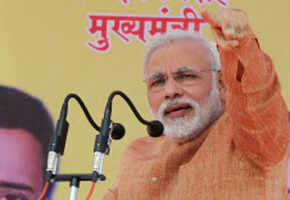Narendra Modi attacks Congress' first family again