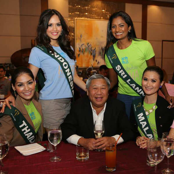 Miss Earth 2013 contestants enjoy a splendid dinner