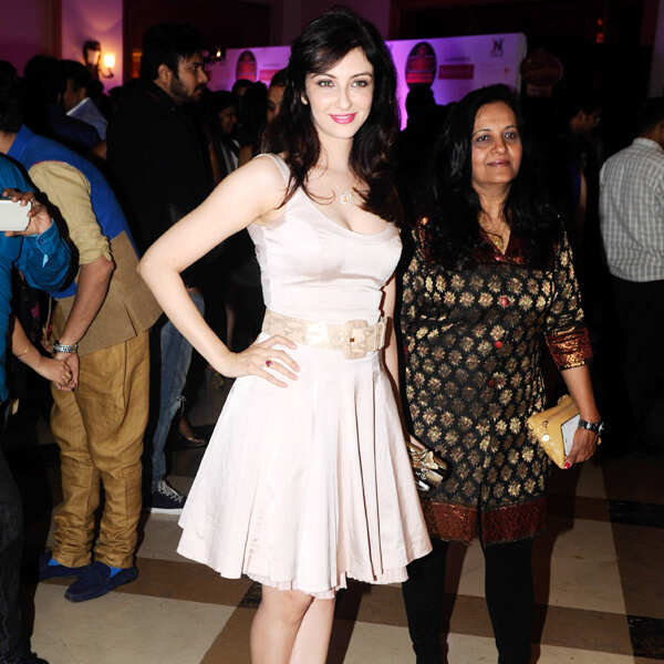 Gorgeous TV show host and actress Soumya Tandon at designer Rohit Verma ...