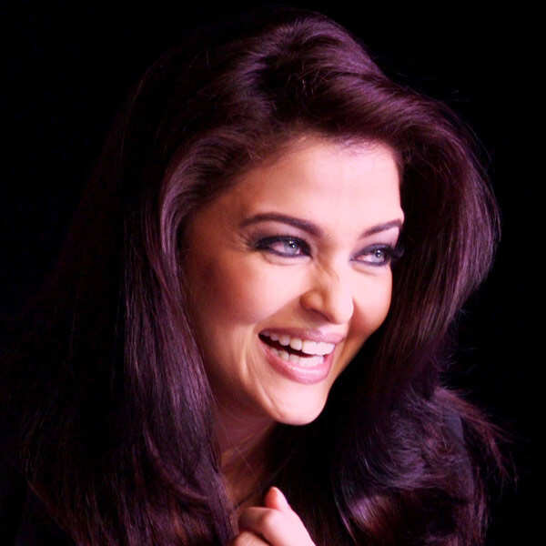 Aishwarya Rai Bachchan's cosmetic day out!