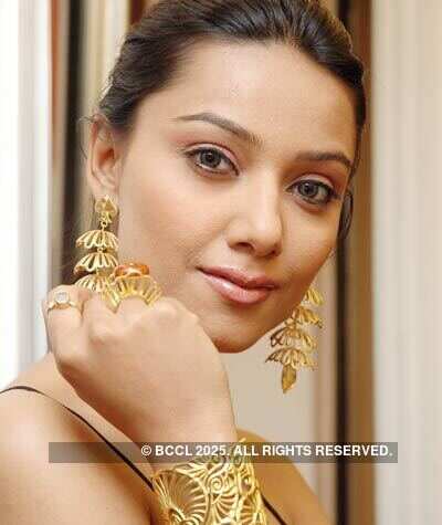 Amrapali's spokesperson Suman Khanna at the fashion preview of their ...