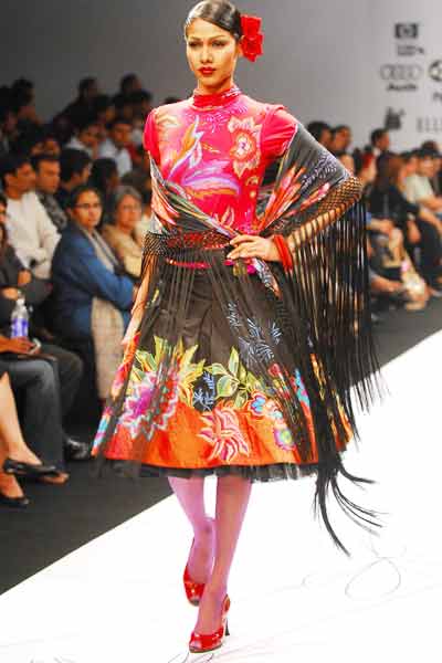 Nethra Raghuraman displays an outfit from designer Ritu Kumar's fall ...