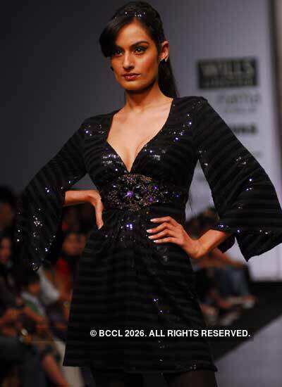 Pia Trivedi displays outfit from Renu Tandon's fall/winter collection ...