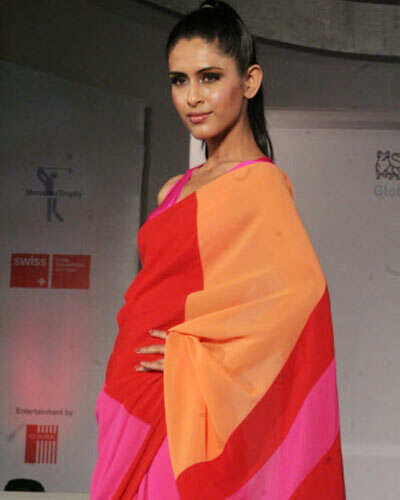 Jesse Randhawa model walks the ramp at Mercedes Benz fashion show at ...