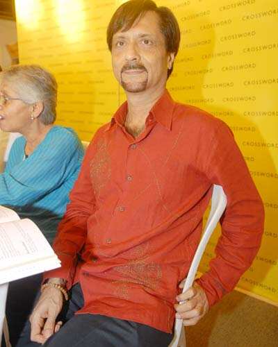 Launch: Jeroo's book Photogallery - ETimes
