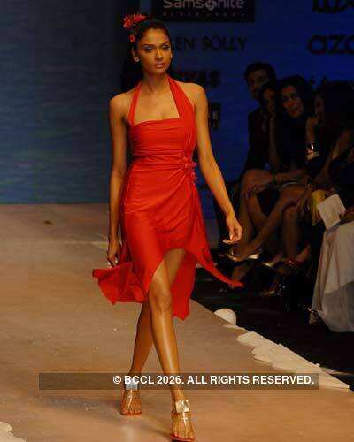 A model displays an outfit from Wendell Rodrick's autumn/winter ...