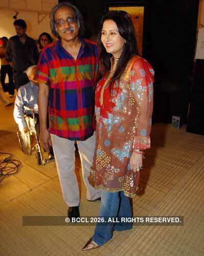 Poonam Dhillon at the Subhash Awchat's art show at Jahagir art gallery ...