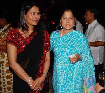 Dhara Jaipuria and Yashodhara Raje Scindia at Ravi Jaipuria's reception ...