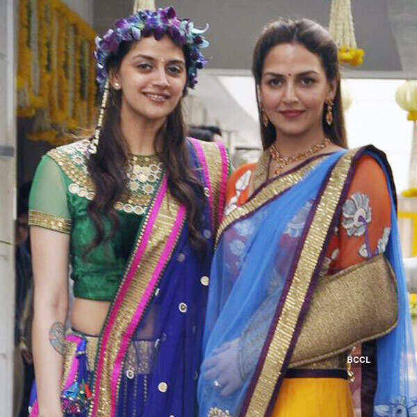 Ahana Deol poses with her sister Esha Deol during her mehndi ceremony ...